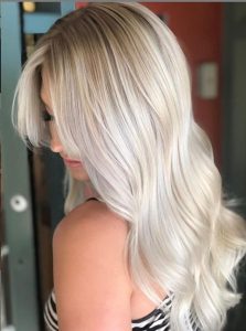 49 Flirty white wavy hairstyle for long hair and medium-length hair ...
