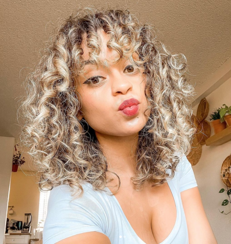 How to create the most popular curly bangs