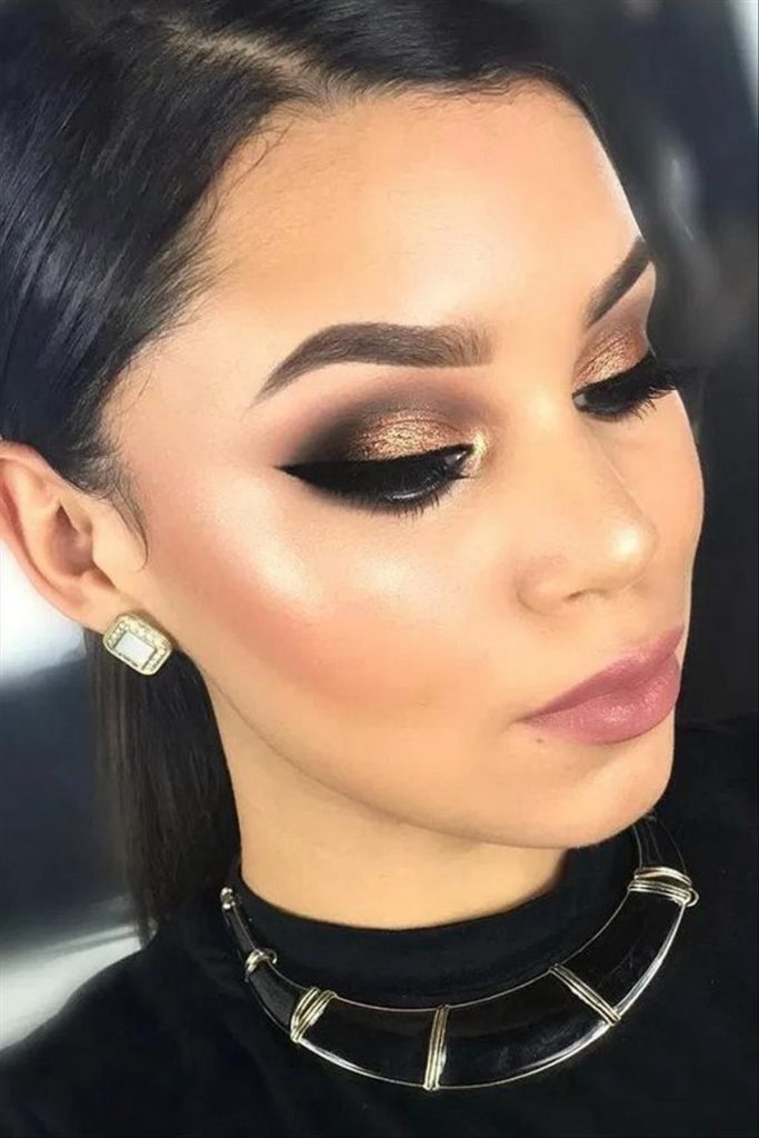 34 Festive Christmas Makeup Looks Ideas to Enjoy The Holiday