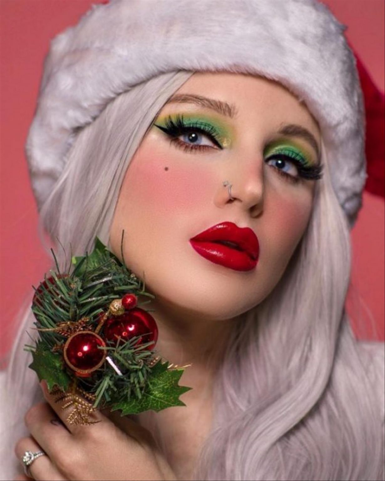 34 Festive Christmas Makeup Looks Ideas to Enjoy The Holiday - Page 2 ...