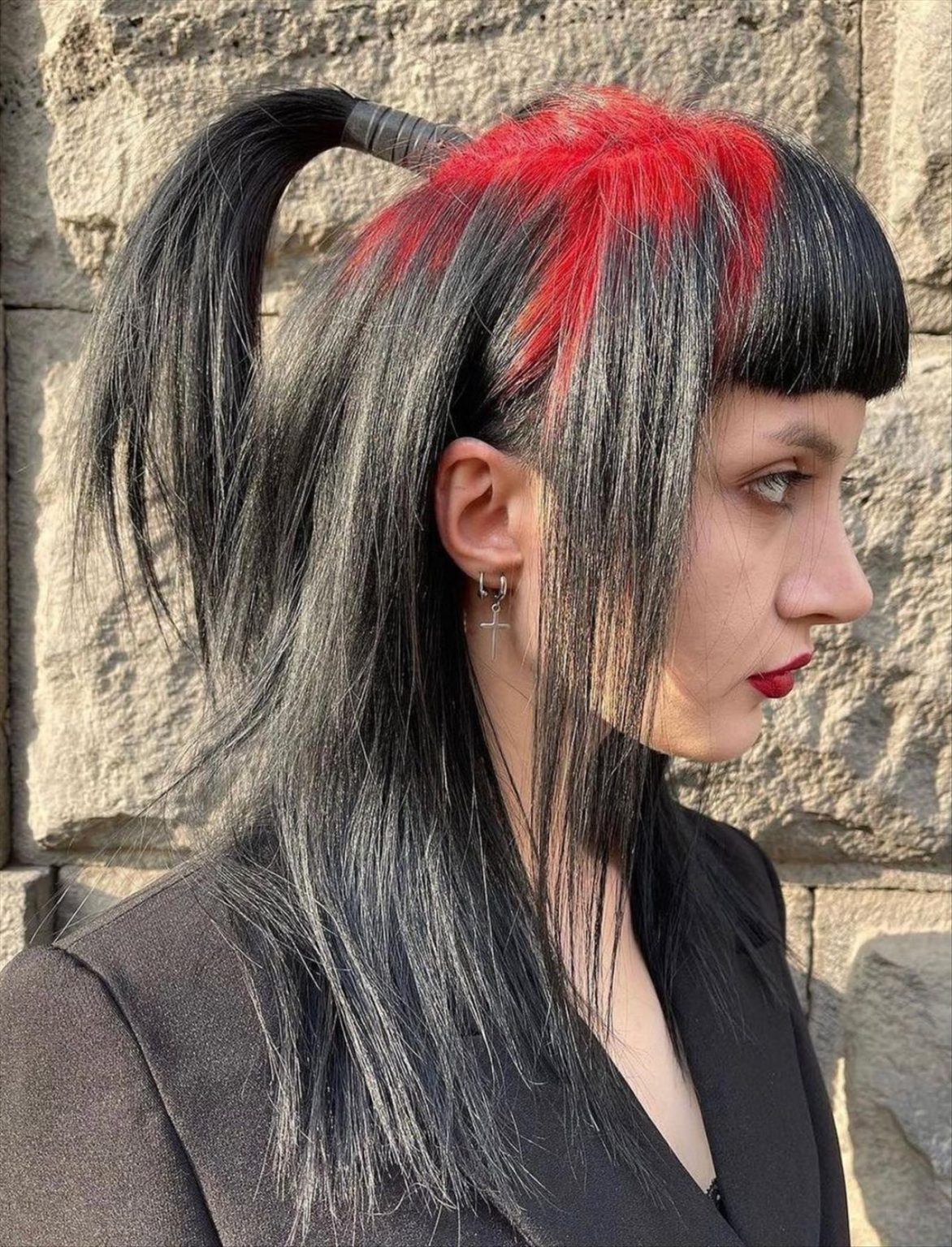 35 Perfect two-color hair dye ideas and peekaboo highlight - Fashionsum