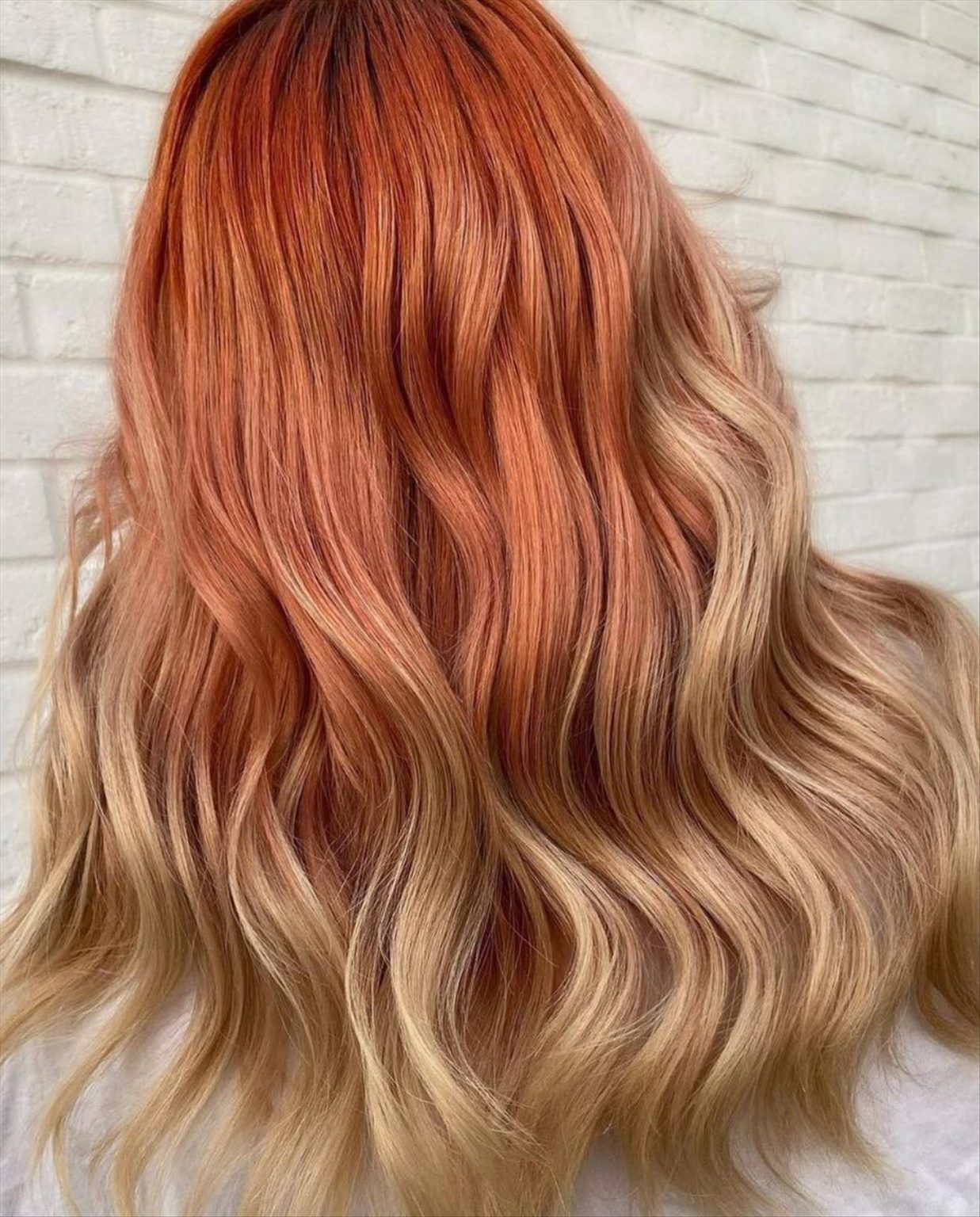 35 Perfect two-color hair dye ideas and peekaboo highlight - Fashionsum