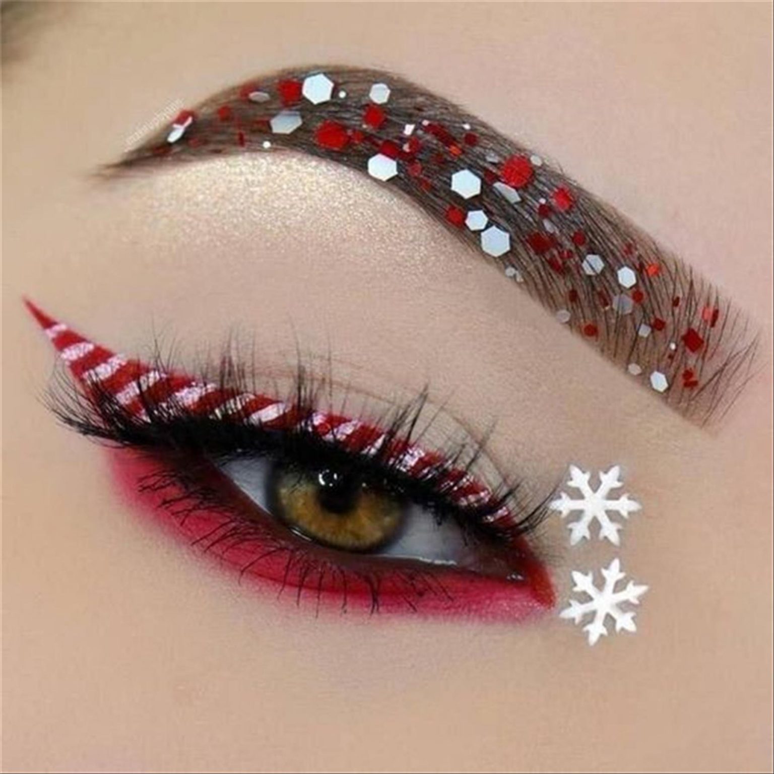 34 Festive Christmas Makeup Looks Ideas to Enjoy The Holiday - Page 2 ...