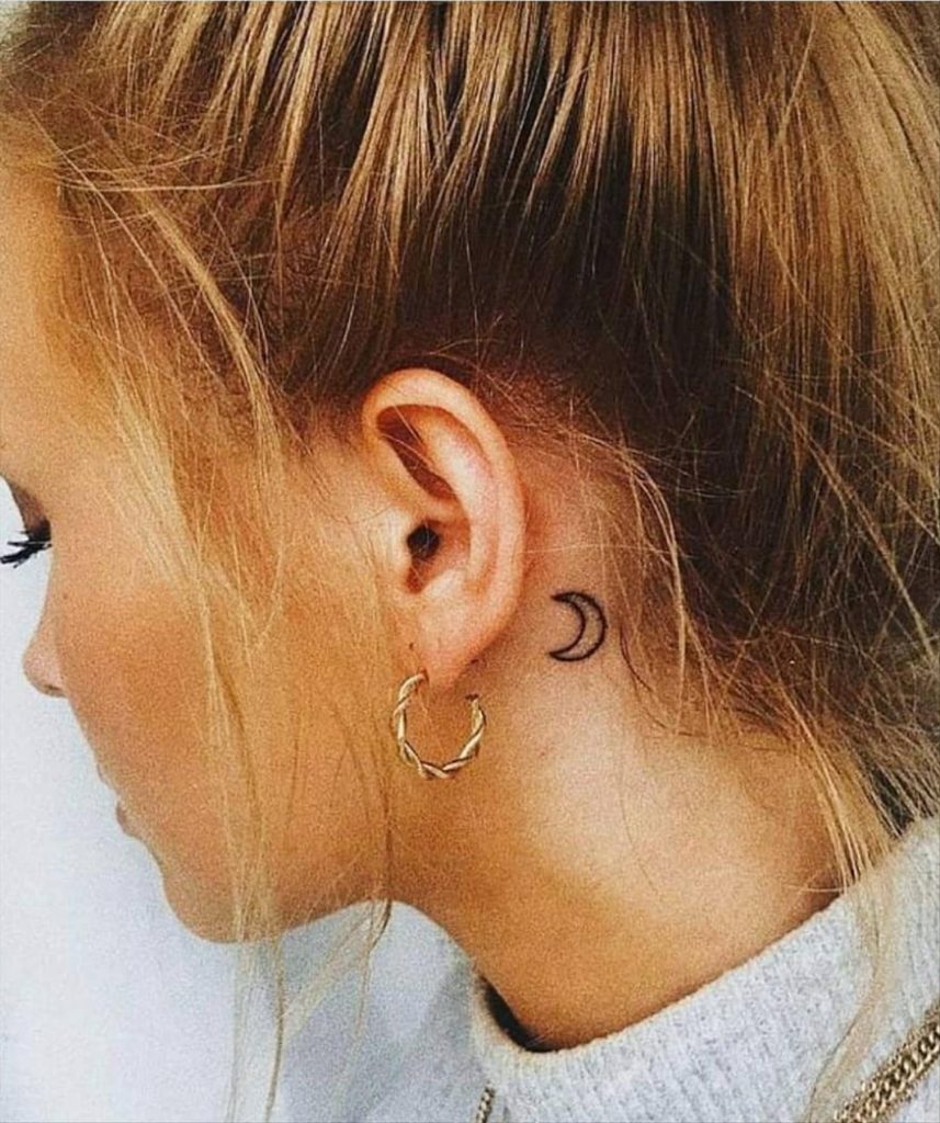 22 Cool behind the ear tattoos design for girls - Fashionsum
