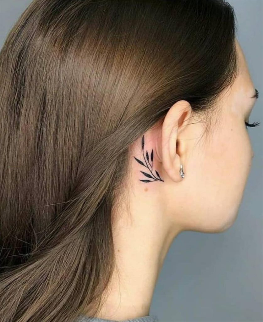 22 Cool behind the ear tattoos design for girls - Fashionsum