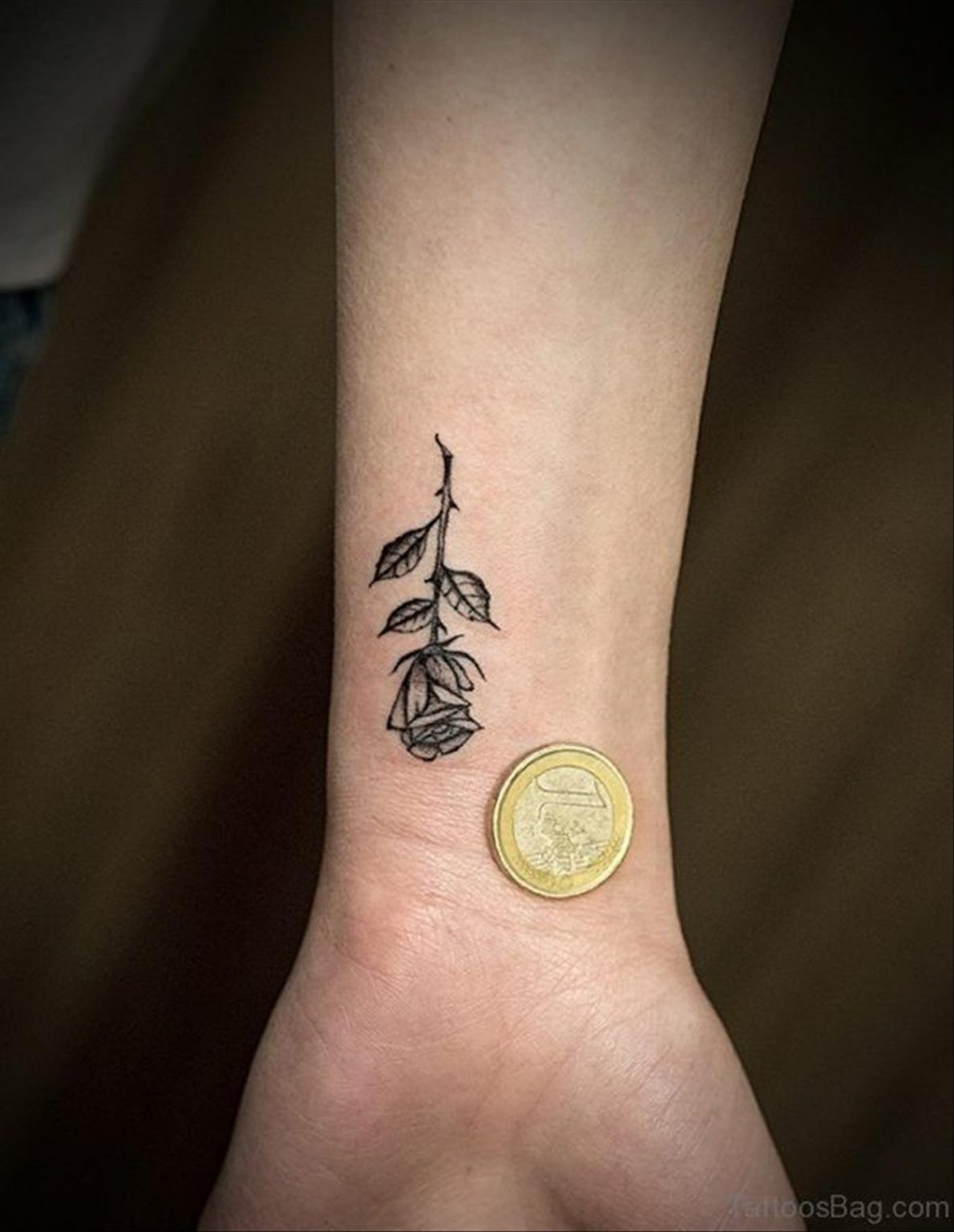 33 Elegant rose tattoo designs for women to ink now - Page 27 of 33 ...