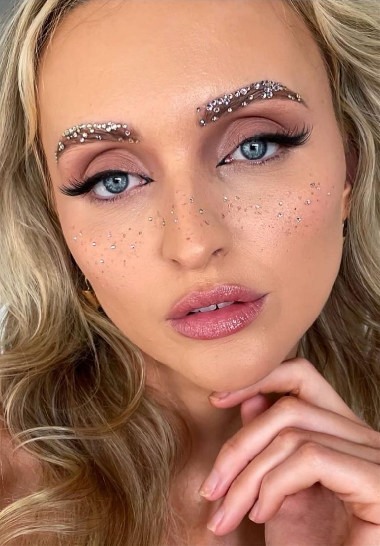 30 Charming Festival Makeup Looks with glitter diamonds