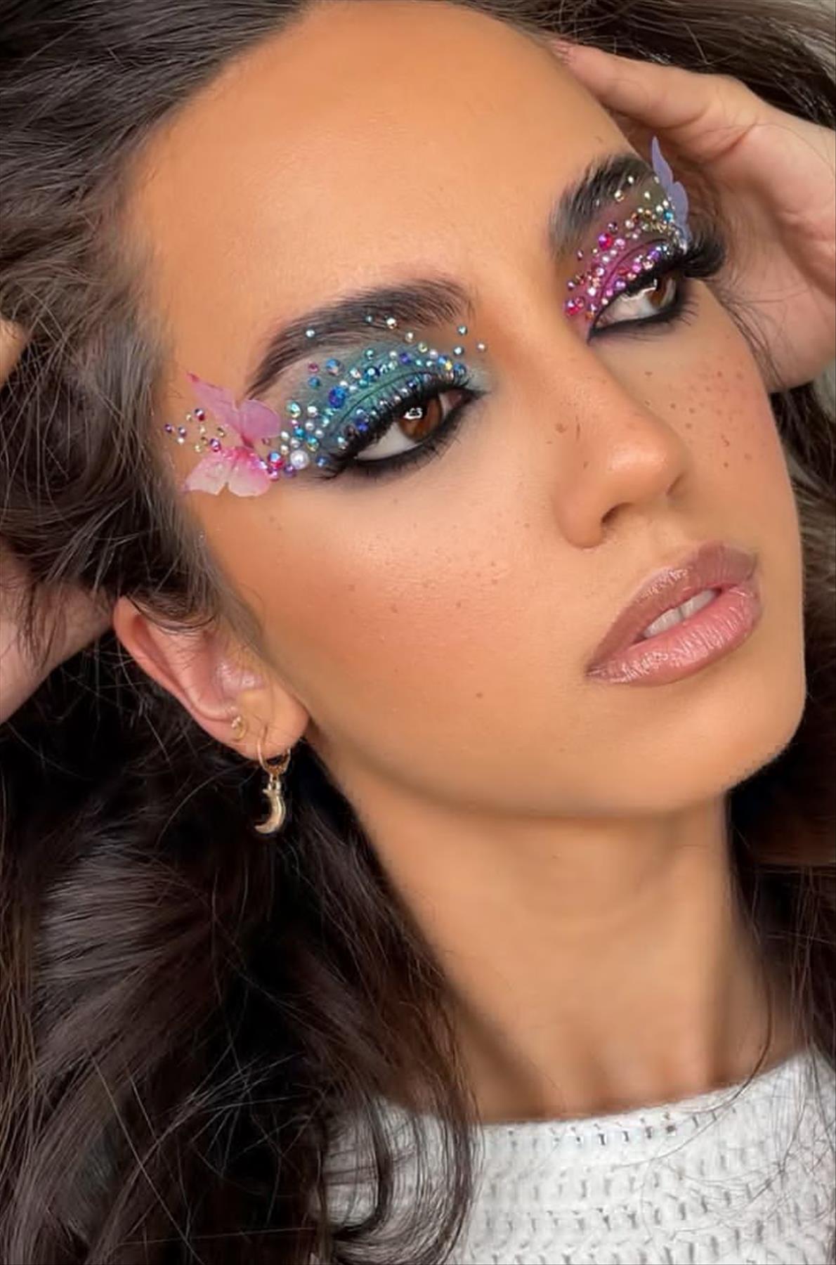 30 Charming Festival Makeup Looks with glitter diamonds