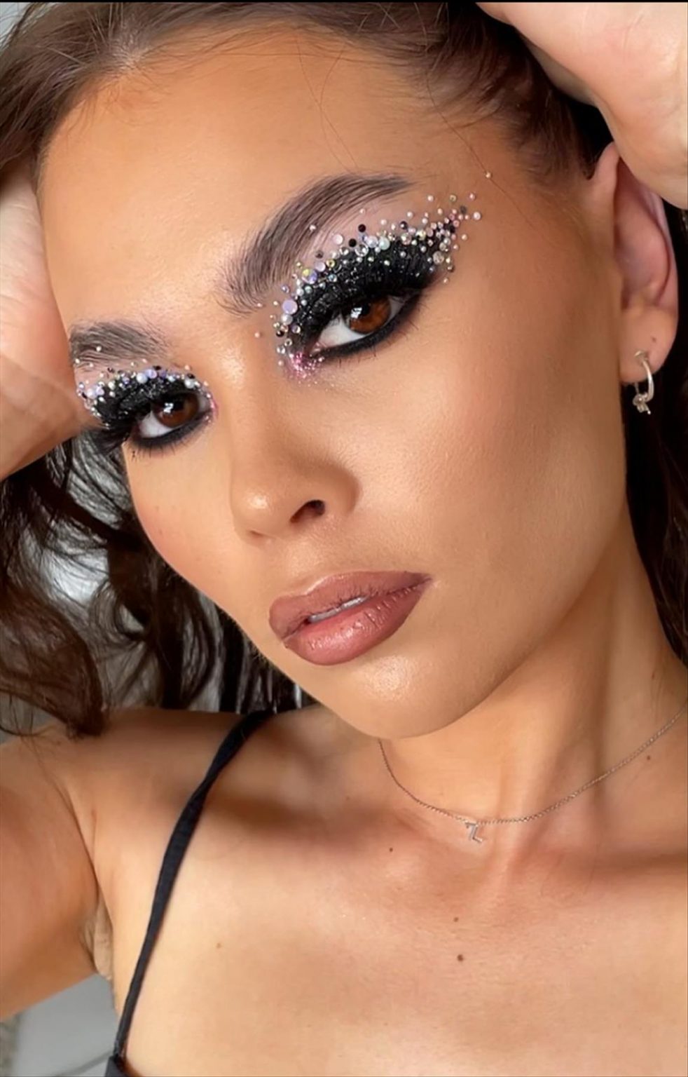 30 Charming Festival Makeup Looks with glitter diamonds