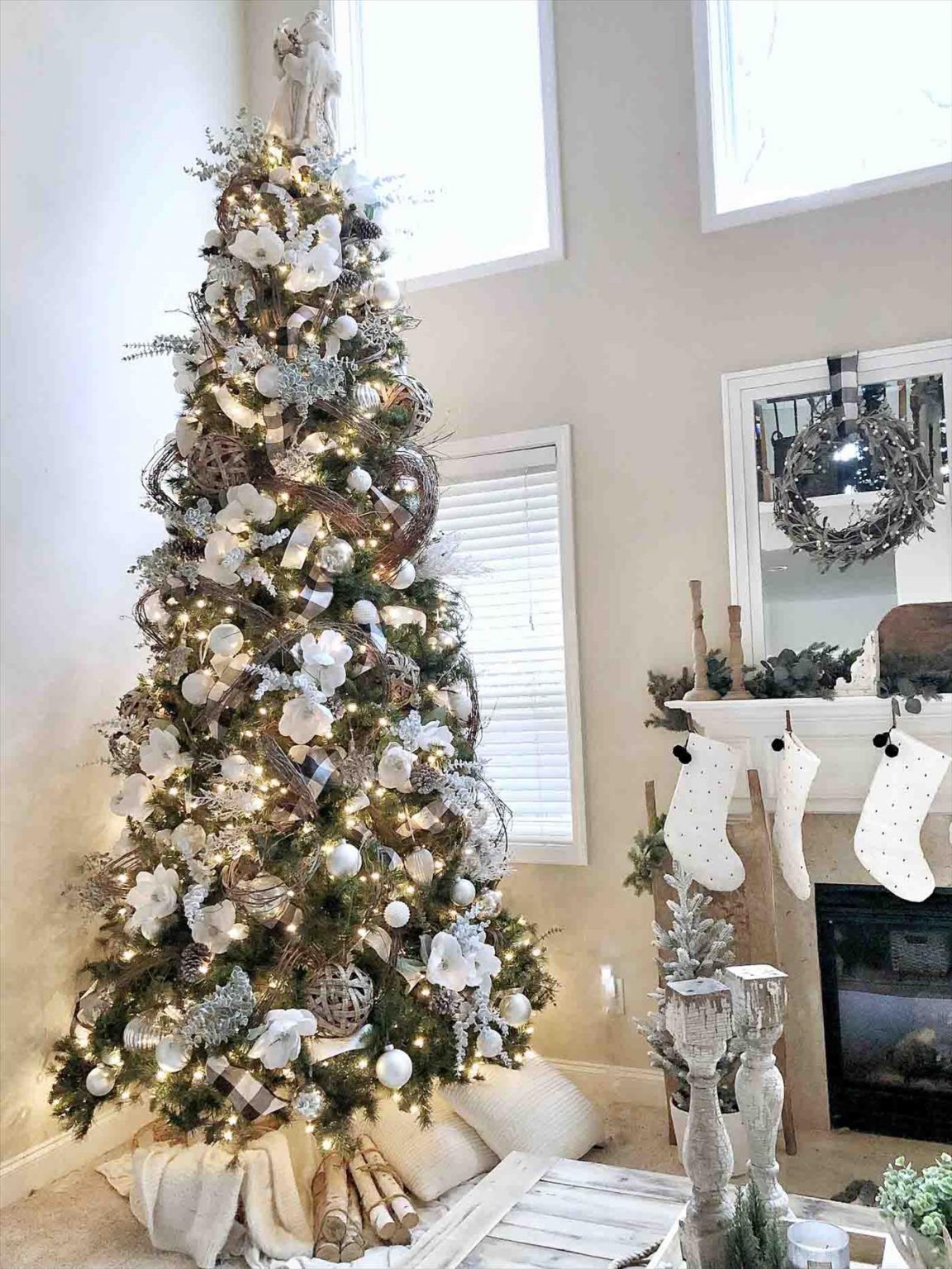 68 Classic Christmas tree decor ideas 2022 to get inspired - Fashionsum