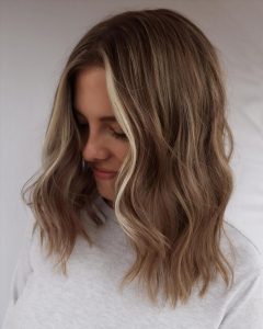 37 Cool money piece highlights for mid-length haircuts - Fashionsum