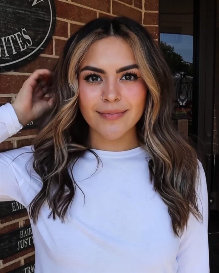 37 Cool money piece highlights for mid-length haircuts - Fashionsum