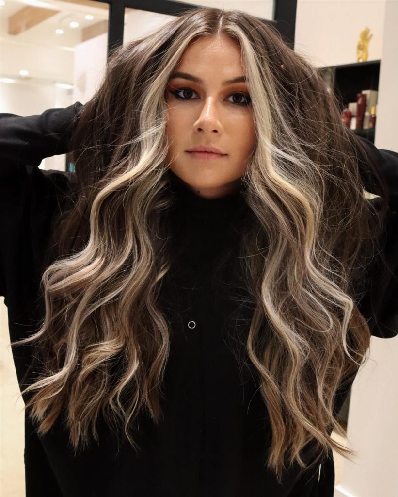 37 Cool money piece highlights for mid-length haircuts - Fashionsum