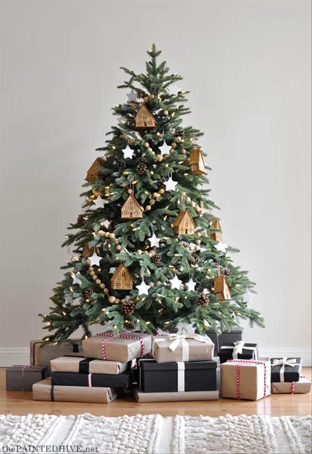 30 Classic Christmas tree ideas 2023 trends you'll love - Fashionsum