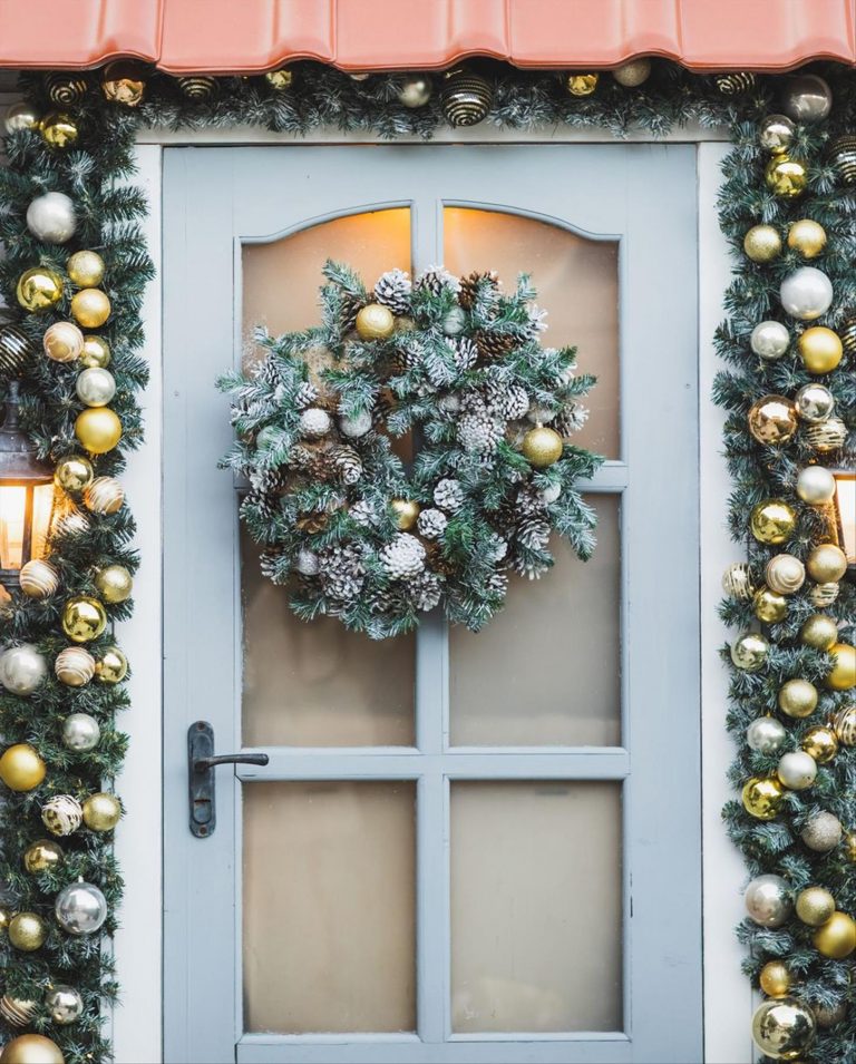 34 Festival Christmas window decor ideas for 2023 - Fashionsum