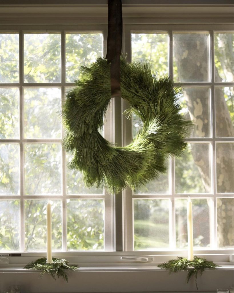 34 Festival Christmas window decor ideas for 2023 - Fashionsum