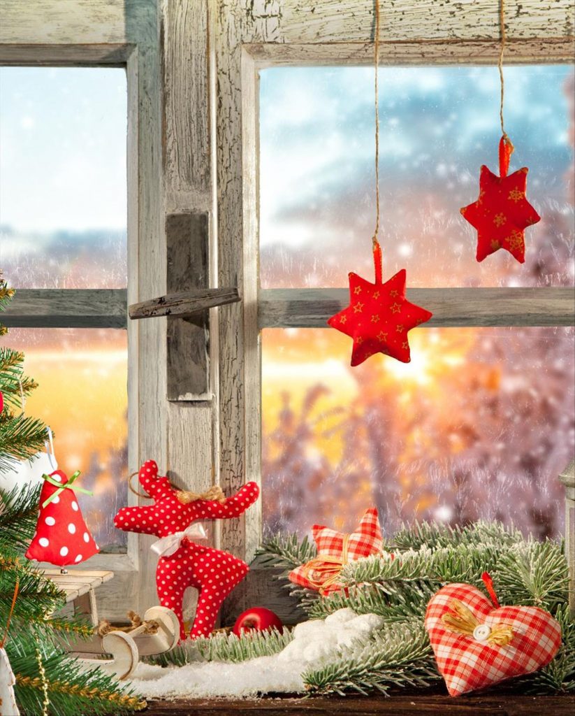 34 Festival Christmas window decor ideas for 2023 - Fashionsum