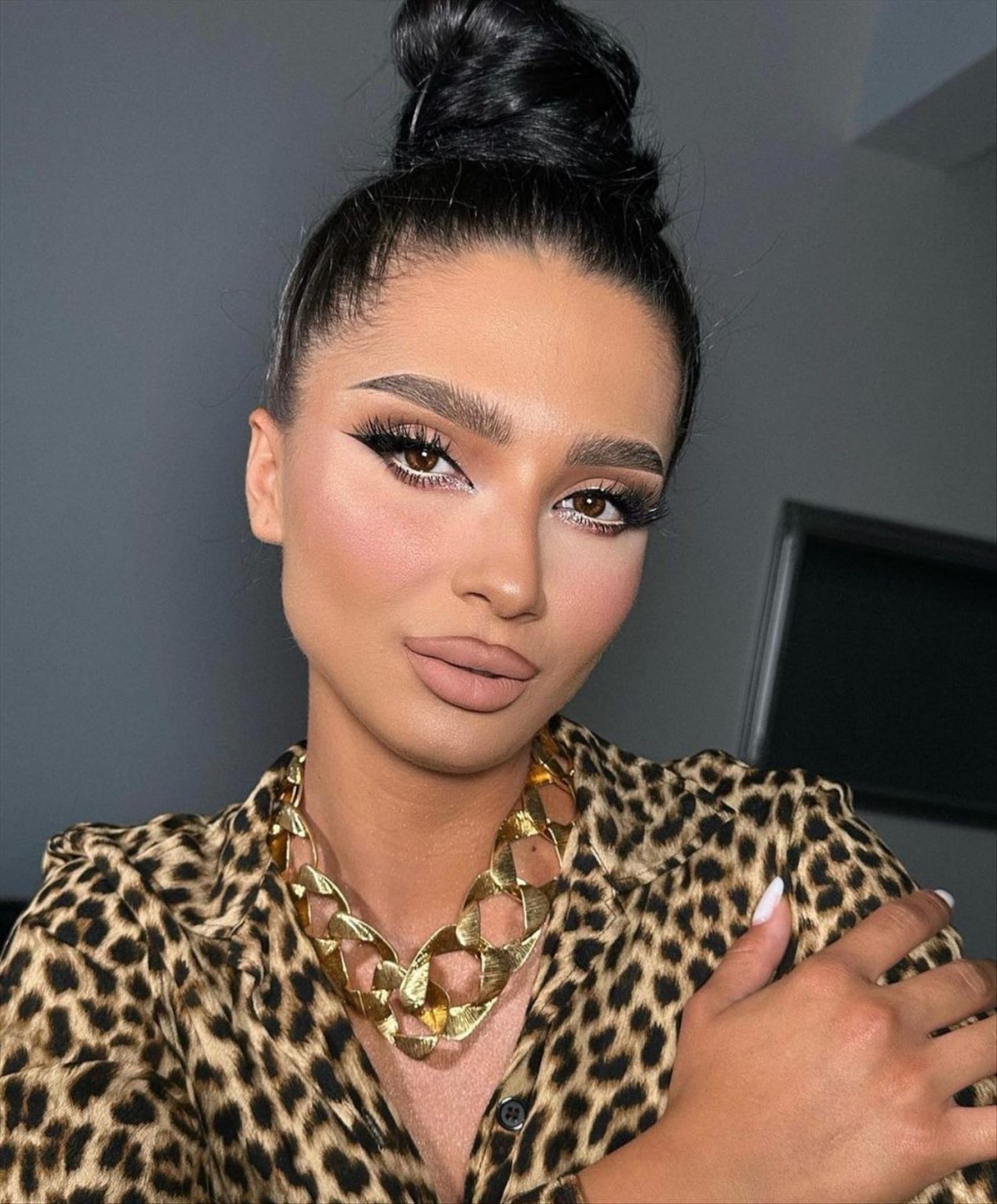 How To Achieve a Stunning Prom Makeup Look with Nude Lips?